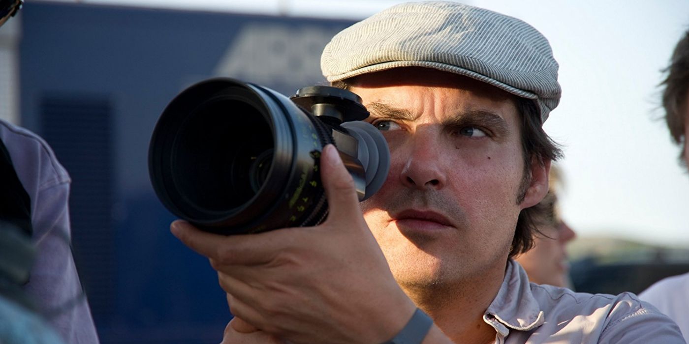 Joe Wright to Direct Woman in the Window Adaptation | Screen Rant