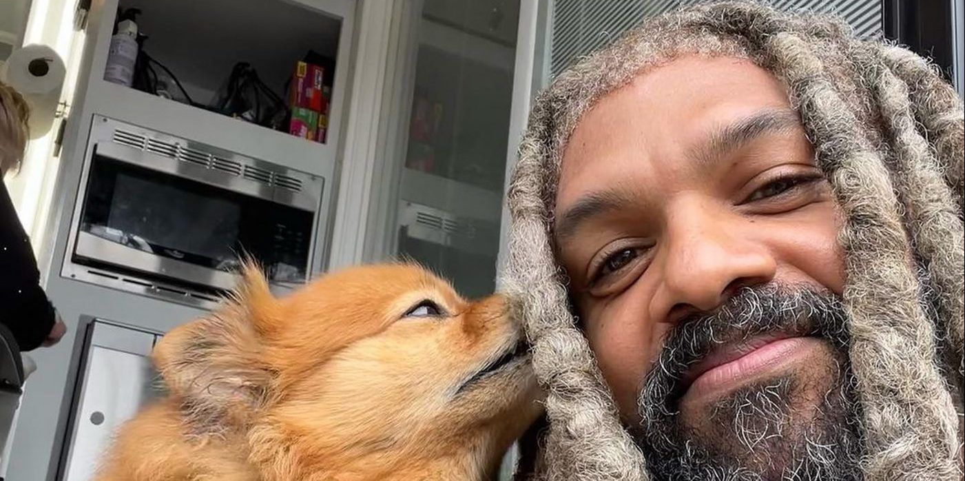 TWD Season 11: Ezekiel Actor Poses With Adorable Animals in BTS Images